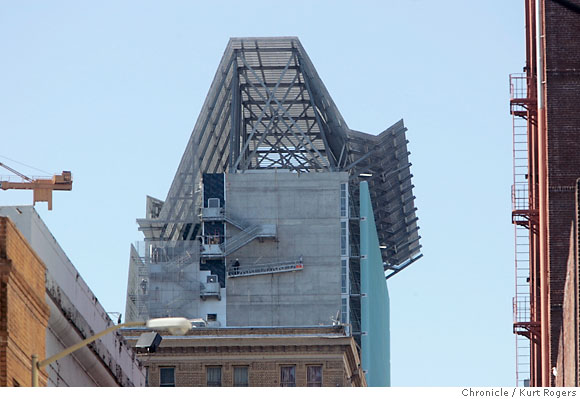 TOWERING EXPECTATIONS / S.F.'s new federal building challenges ideas of ...