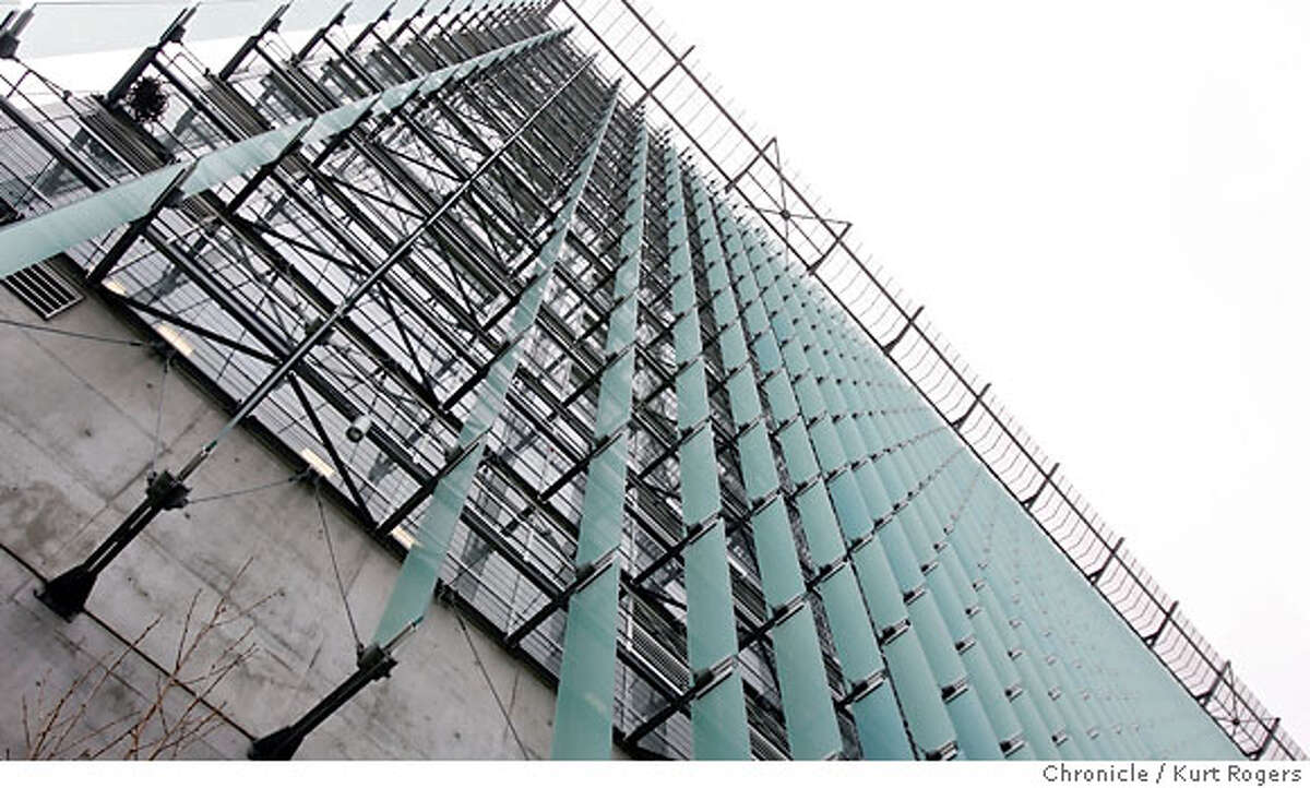 TOWERING EXPECTATIONS / S.F.'s new federal building challenges ideas of ...