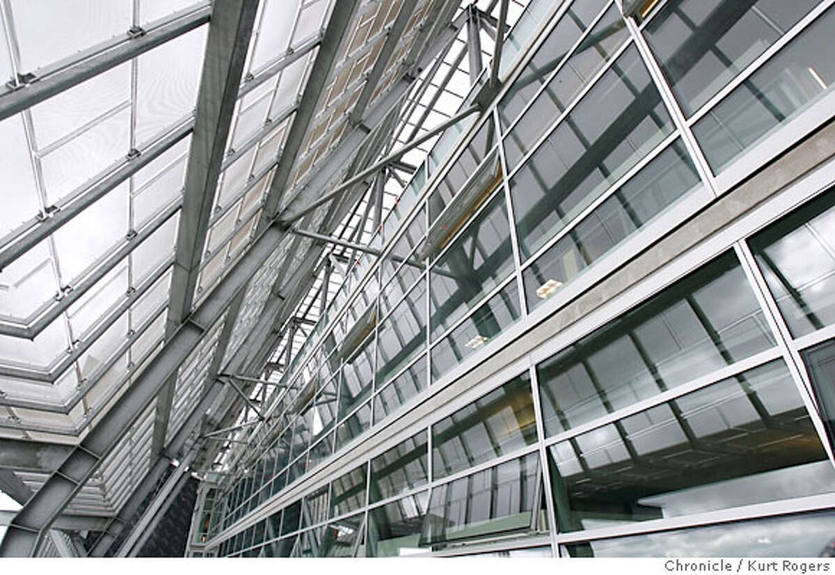 TOWERING EXPECTATIONS / S.F.'s new federal building challenges ideas of ...