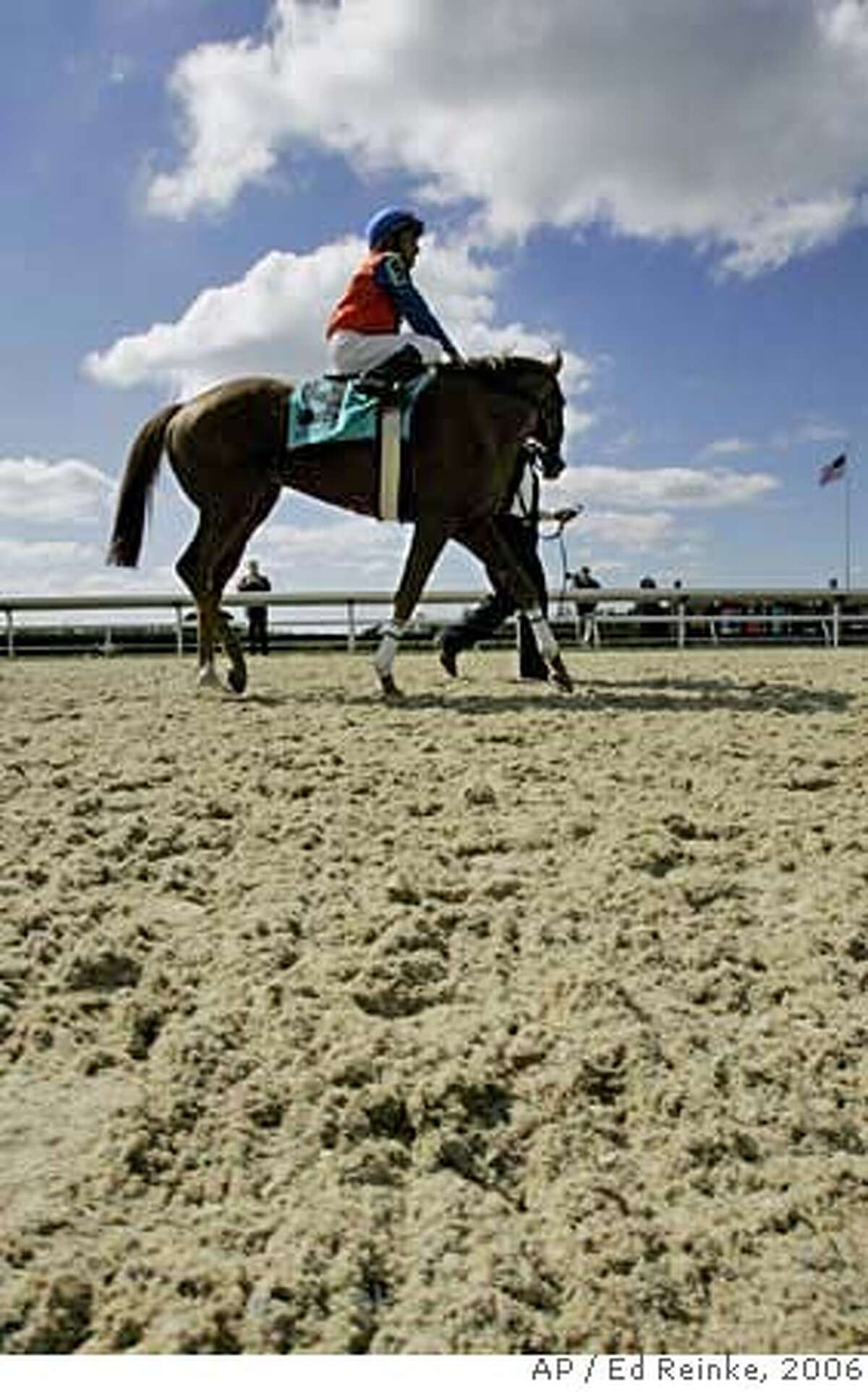 Synthetic racetracks gaining converts / Golden Gate Fields set to make ...