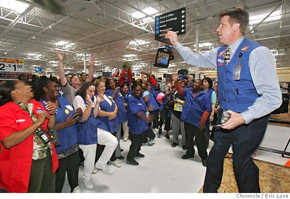 Want a Wal-Mart job? Join the crowd / 11,000 apply for 400 openings at ...