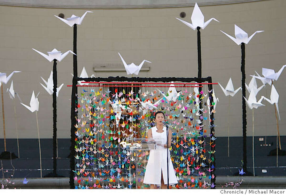 Friends pay colorful tribute to James Kim