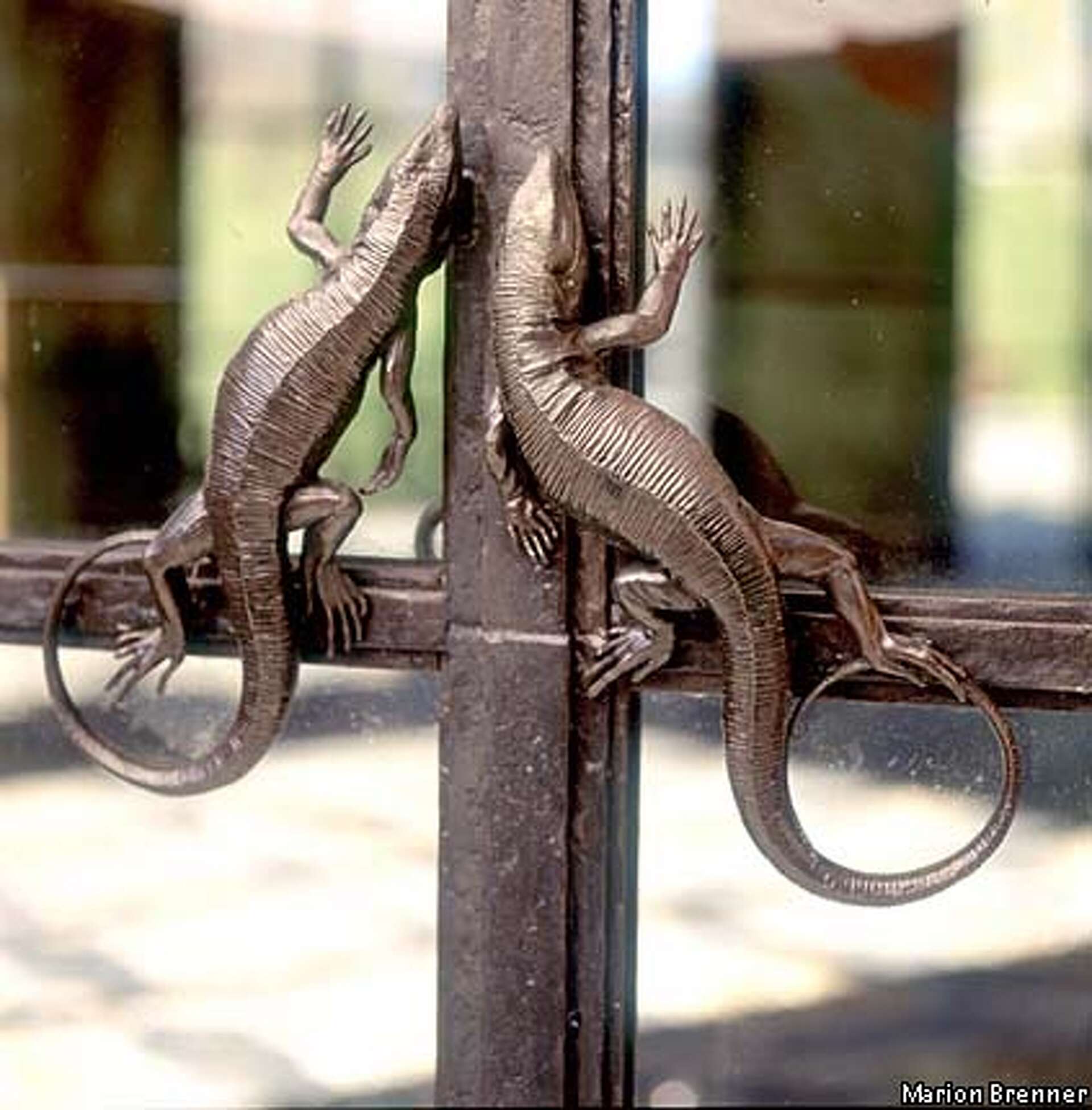 Asian Beacon / A pagoda as exotic as the famous teahouse of Potsdam and ...