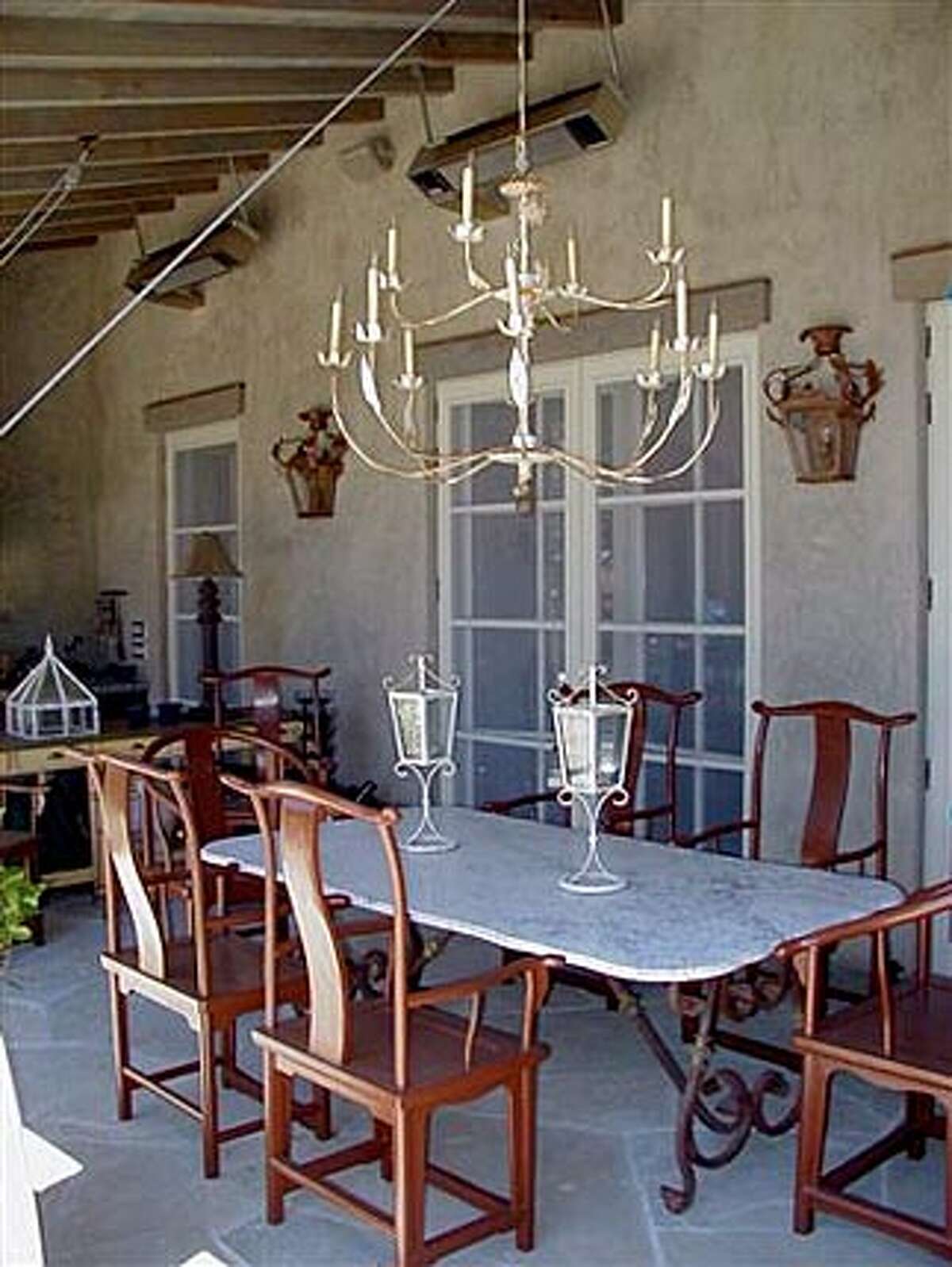 Inside out / Wine Country homes offer dining room luxury in the garden