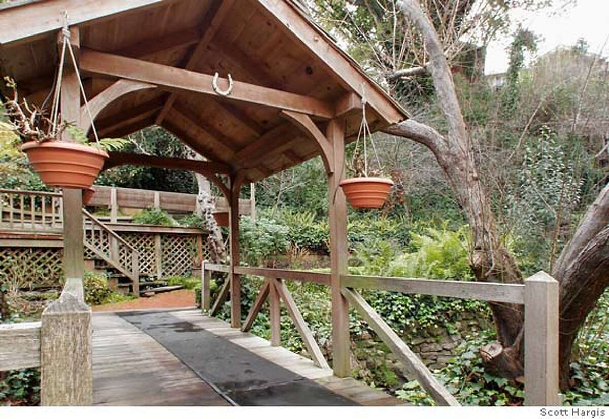 UNDER COVERS / Cozy in Santa Cruz / Babbling Brook Inn