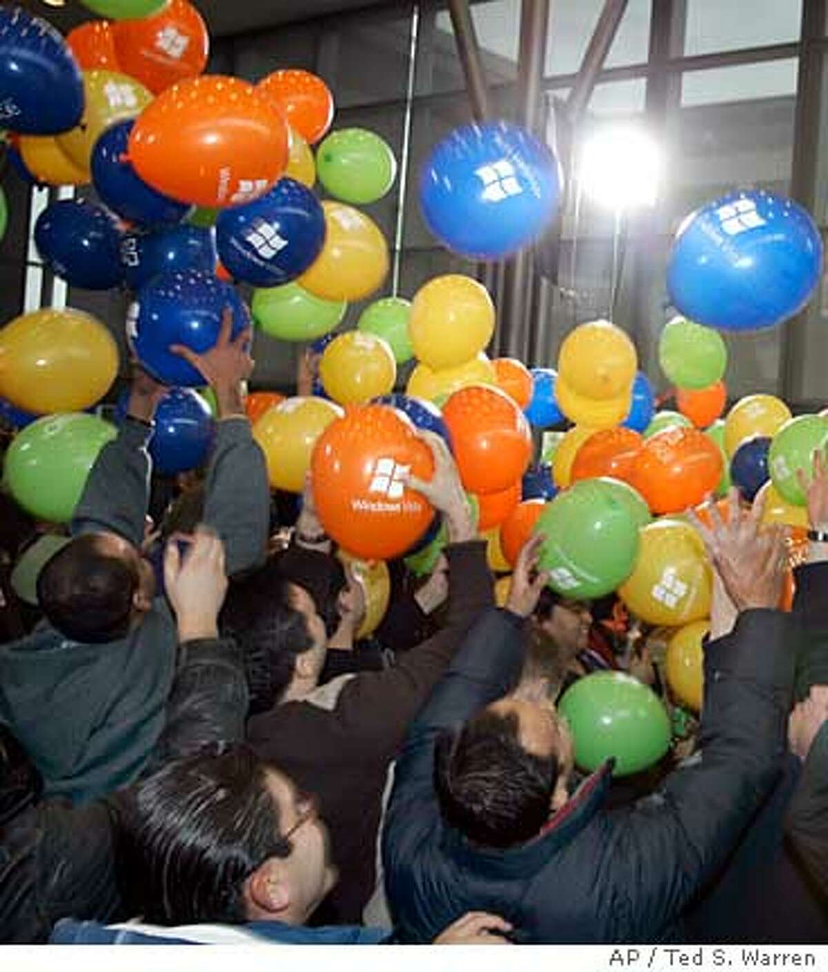 Stores open early for Windows Vista / After delays, Microsoft and tech ...