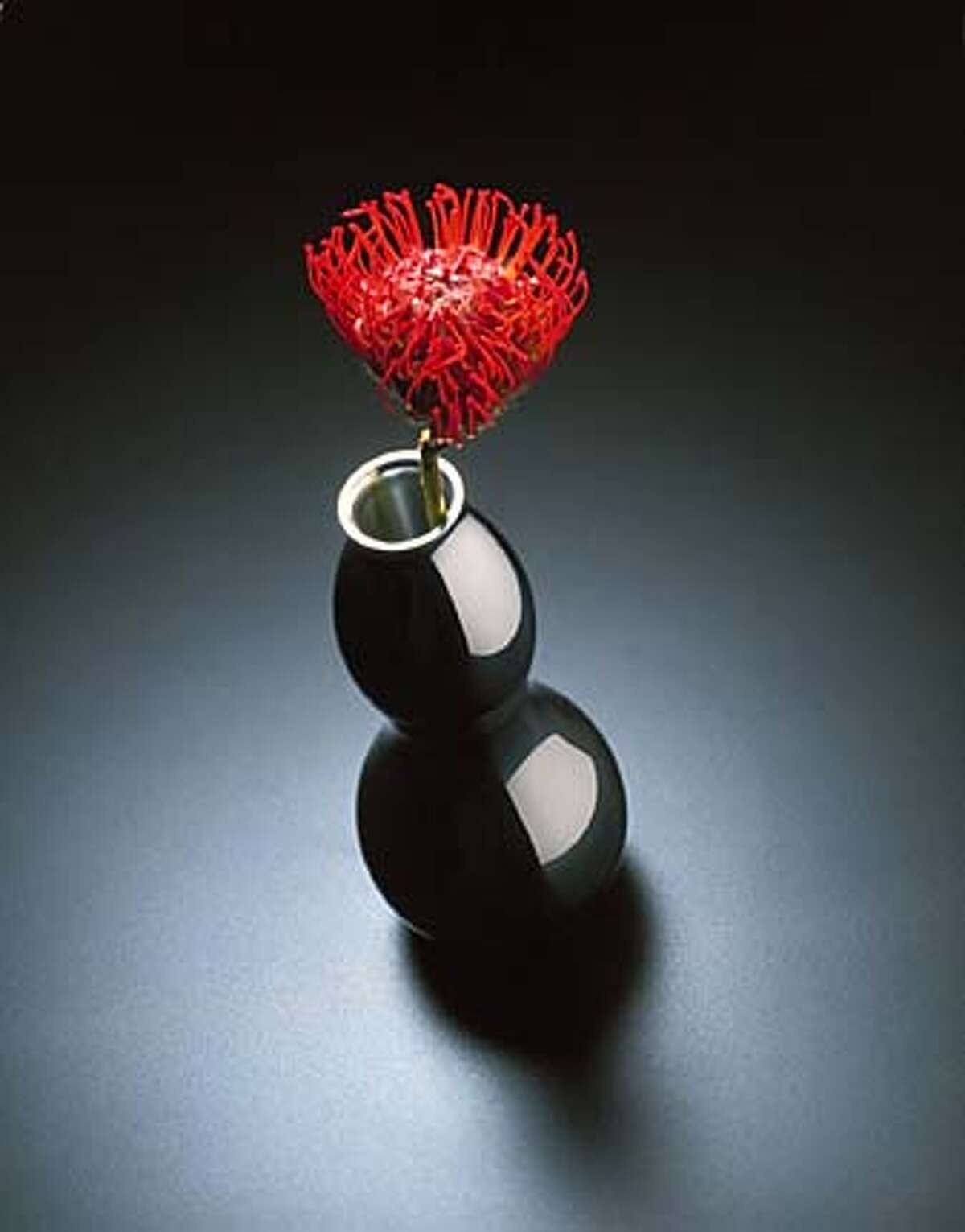 Doyenne of design / Eva Zeisel's curvy, organic shapes changed the look ...