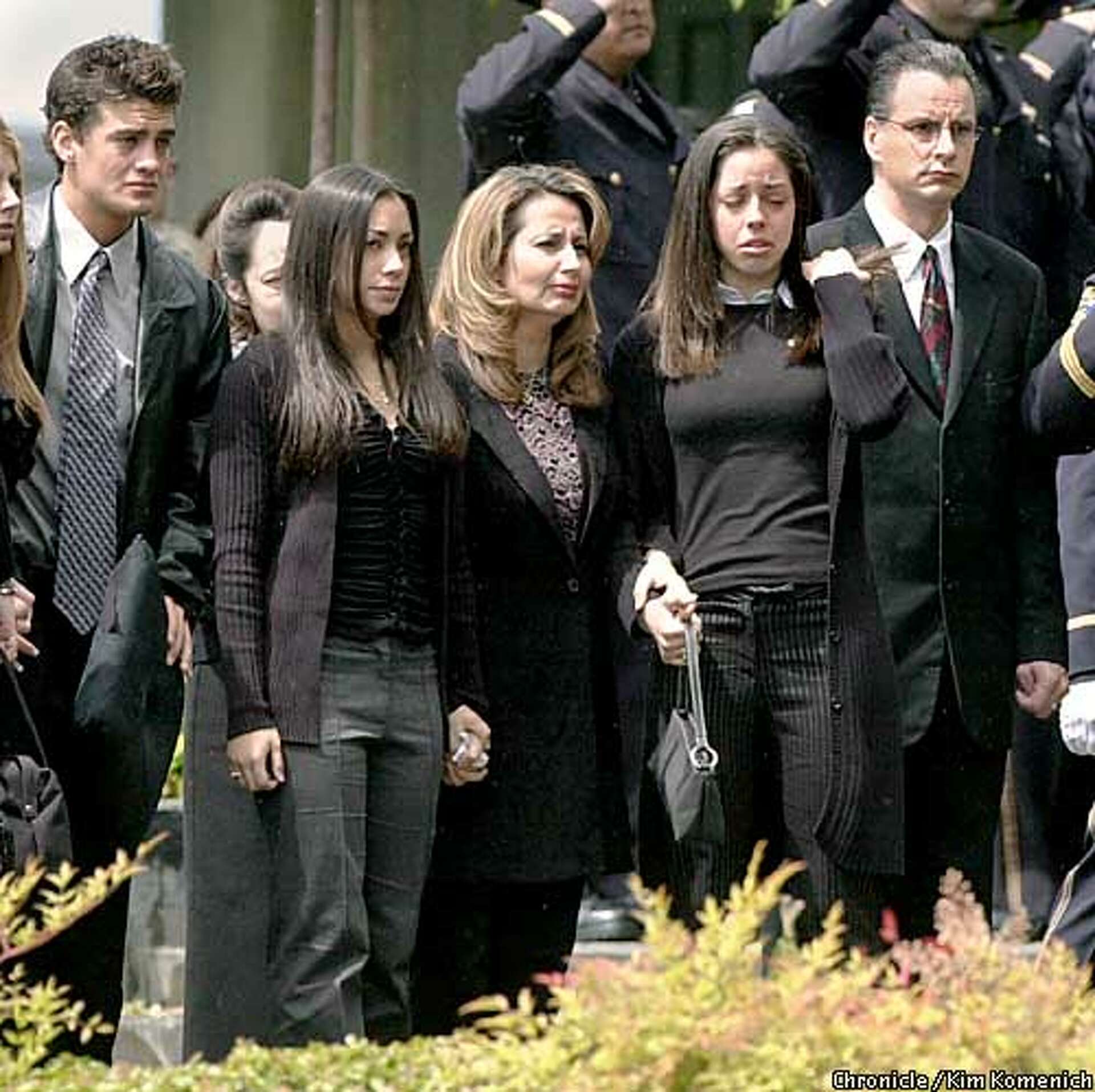 A detective to remember / Huge crowd pays tribute to Ray Giacomelli