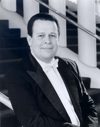 Conductor keeps Mozart crisp in soft summer air