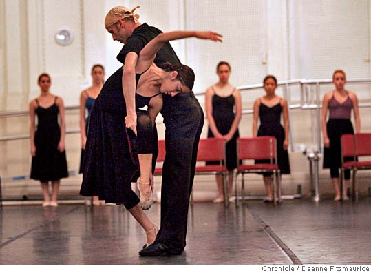The Summer Intensive workshop hooks up young dancers with pros to ...