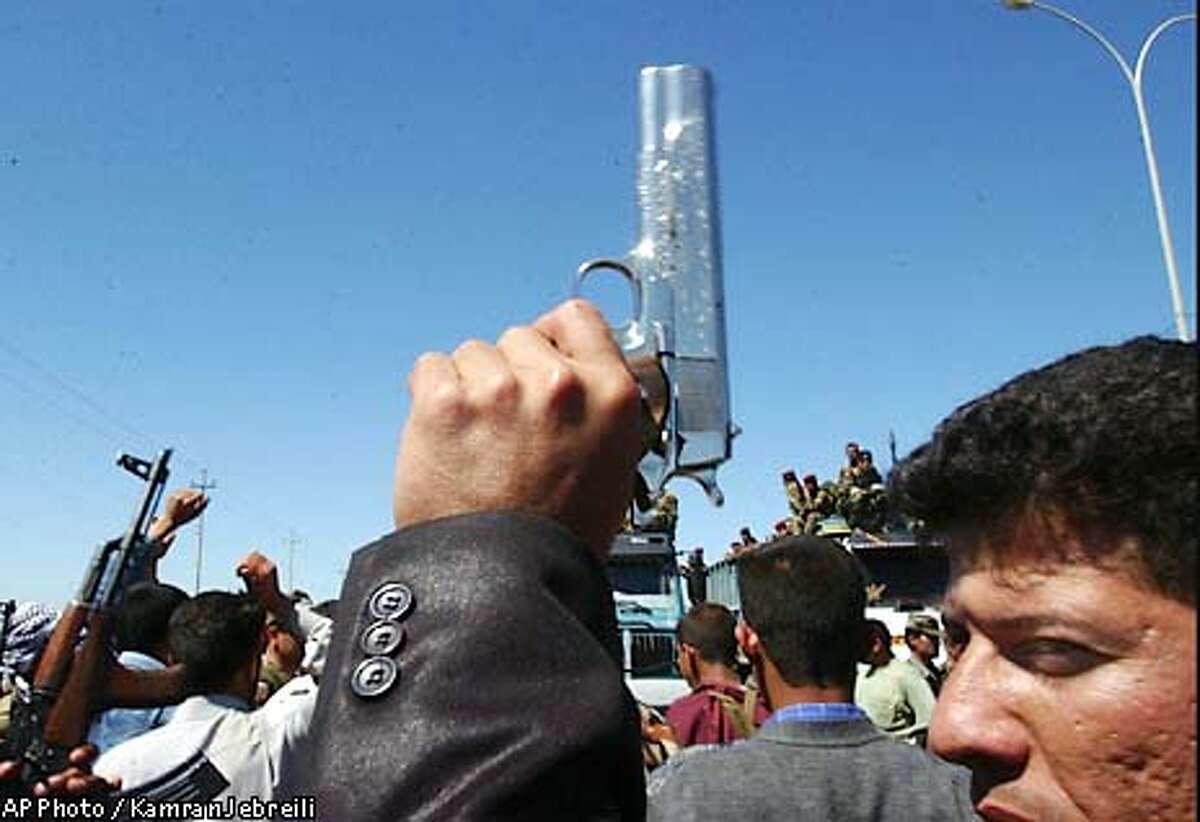 With top officials gone, Mosul descends into chaos