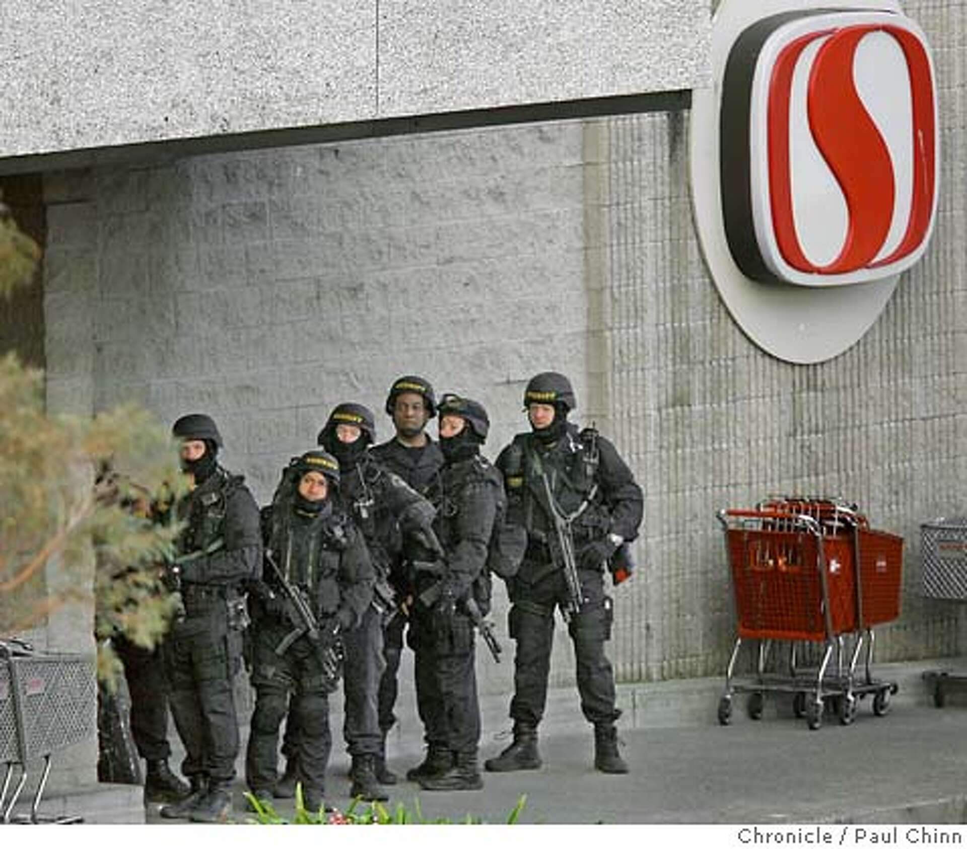 1 hurt in Pinole Safeway shooting / Manhunt under way