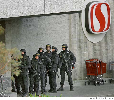 1 hurt in Pinole Safeway shooting / Manhunt under way