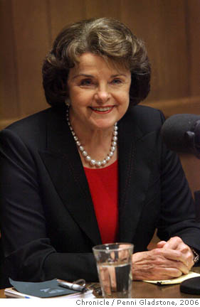 Feinstein unveils legislation to keep 49ers in SF