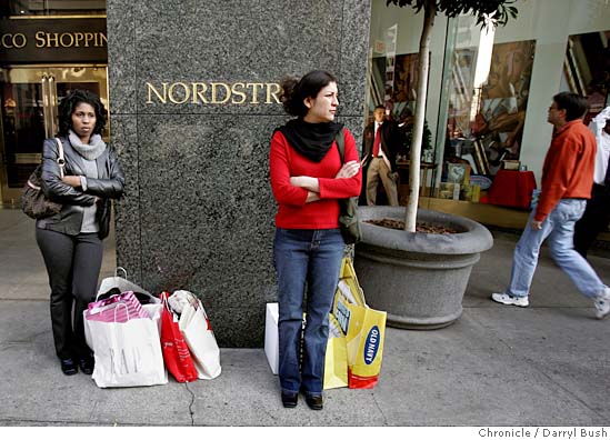 Shoppers defy deadlines / Procrastinating gift-seekers flood stores up ...