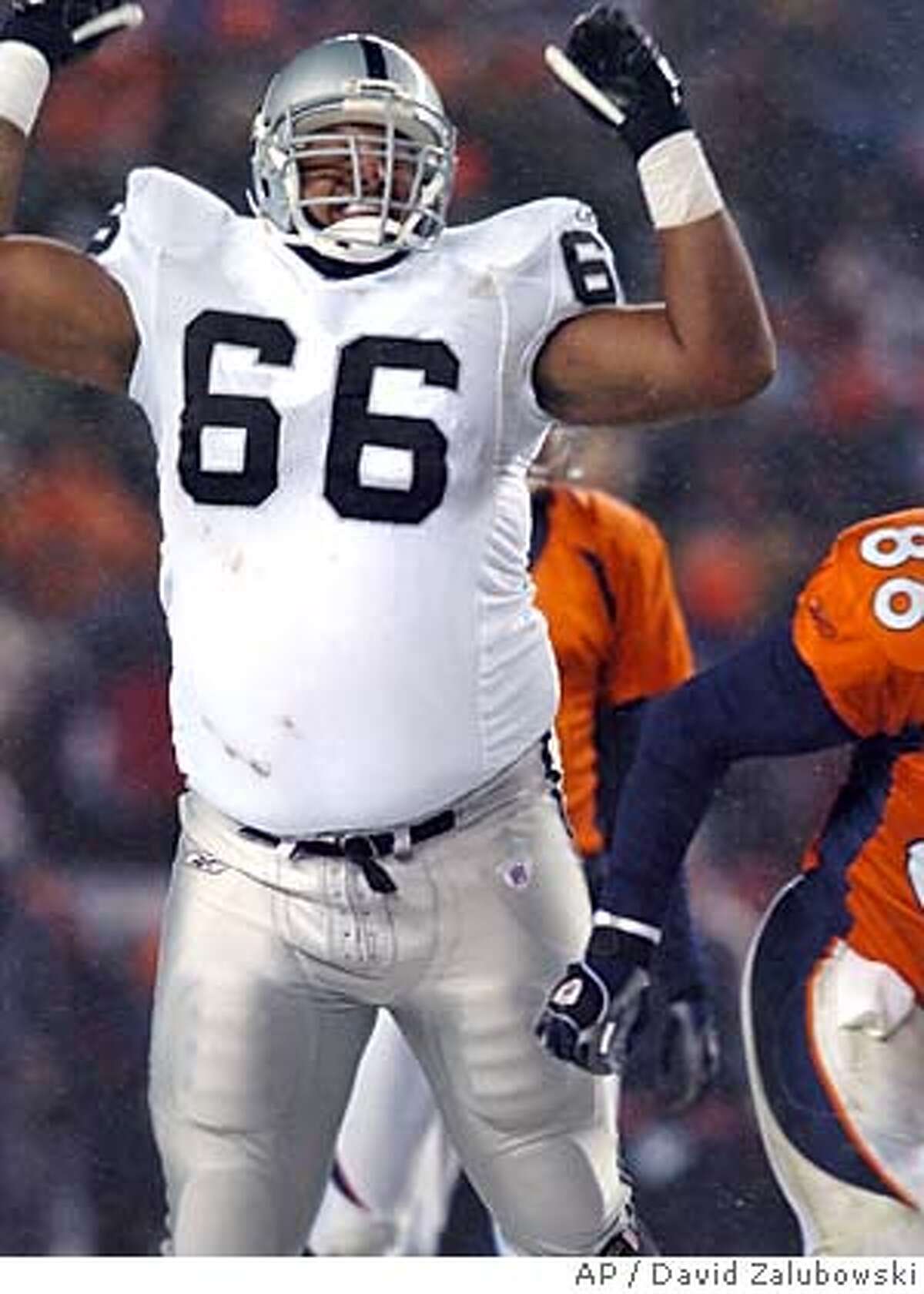 RAIDERS 25, BRONCOS 24 / Raiders ice the Broncos in wild one