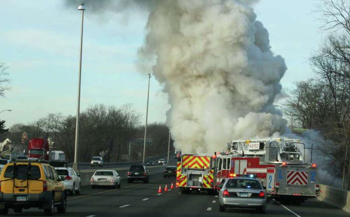 Van fire jams I-95 traffic in Fairfield