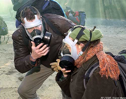 Media learn to cover more than the story / Pentagon program prepares ...