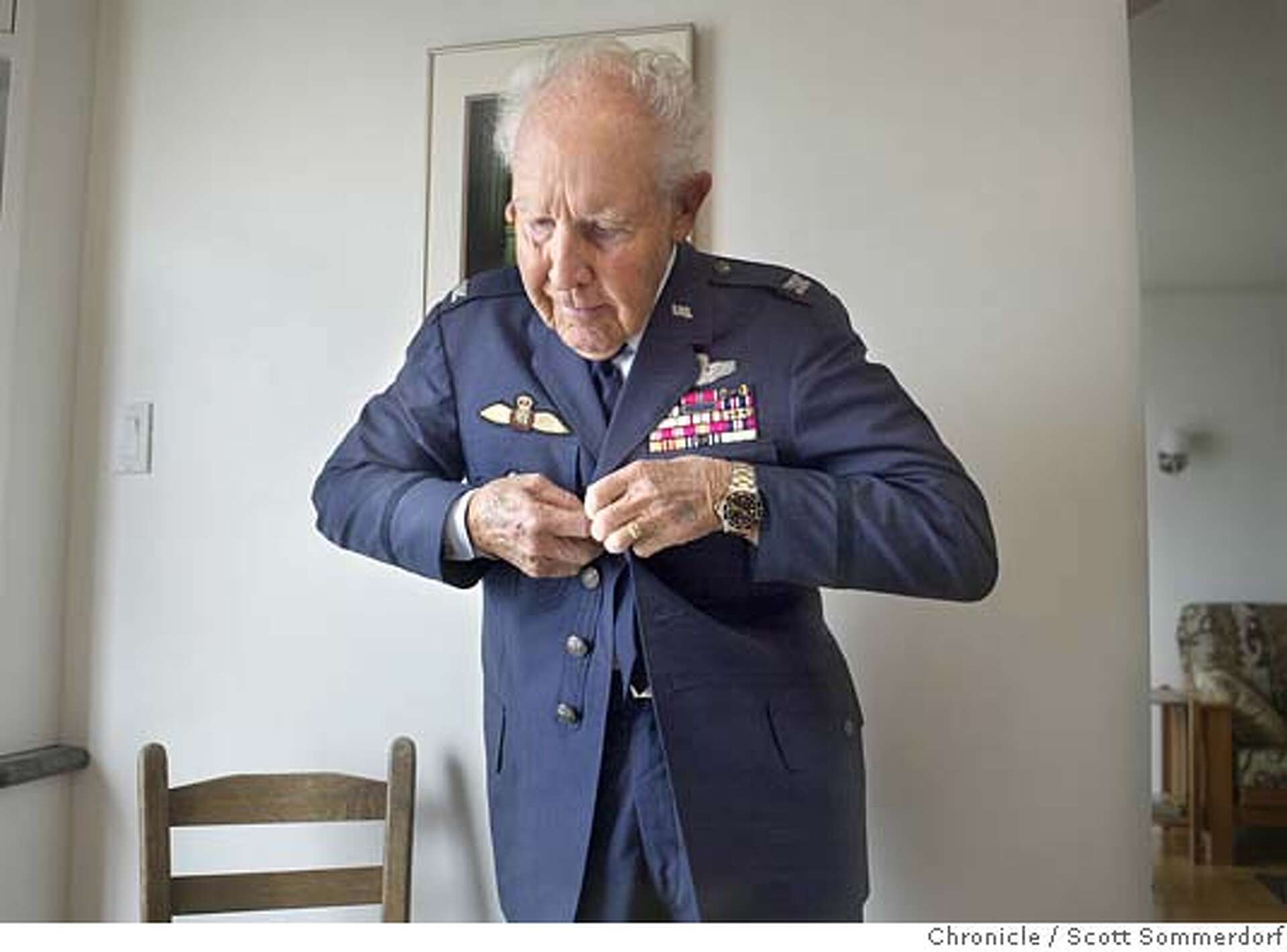 SAN FRANCISCO / WWII bomber pilot honored at last / Medal for daring ...