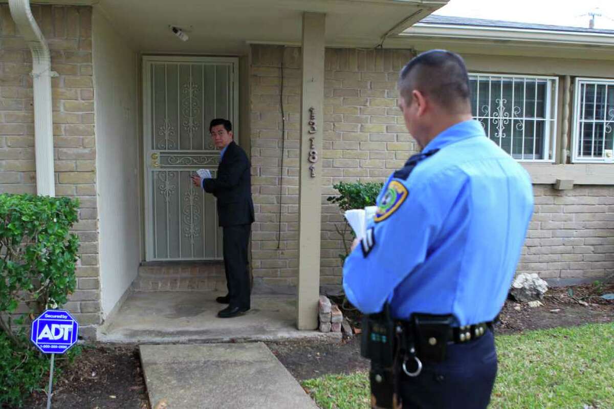 Councilman, HPD officers reach out for crime prevention on west side