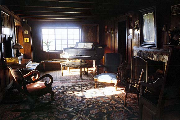 A clean, well-lighted living room / Taking a tour where American ...