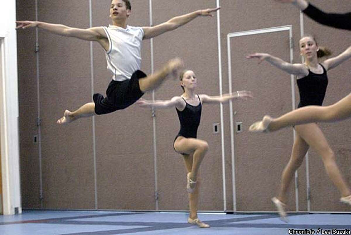 Surprising Stars / Dance studio that lacks equipment, but abounds in ...