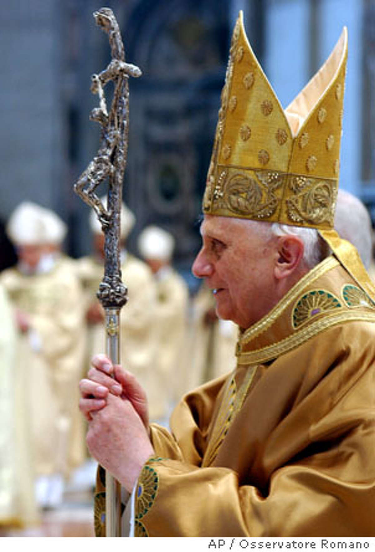 Pontiff signals accessibility, inclusiveness in inaugural Mass / Pope ...