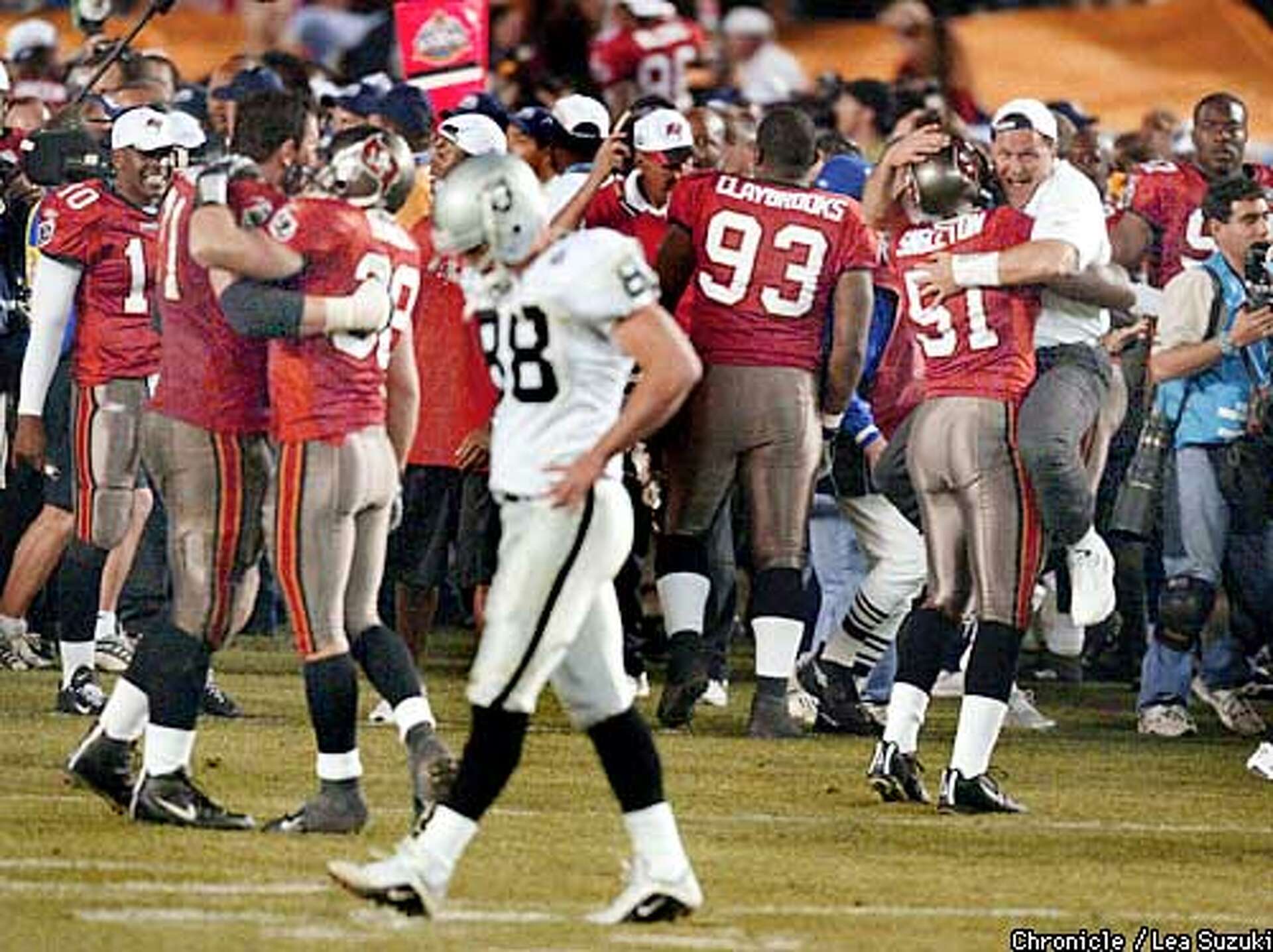 A Nation mourns / Raiders endure pounding / Barret Robbins fiasco didn ...