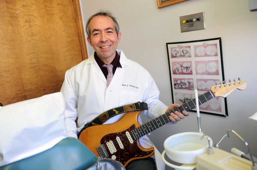 Rock 'n' roll dentist hits the right notes