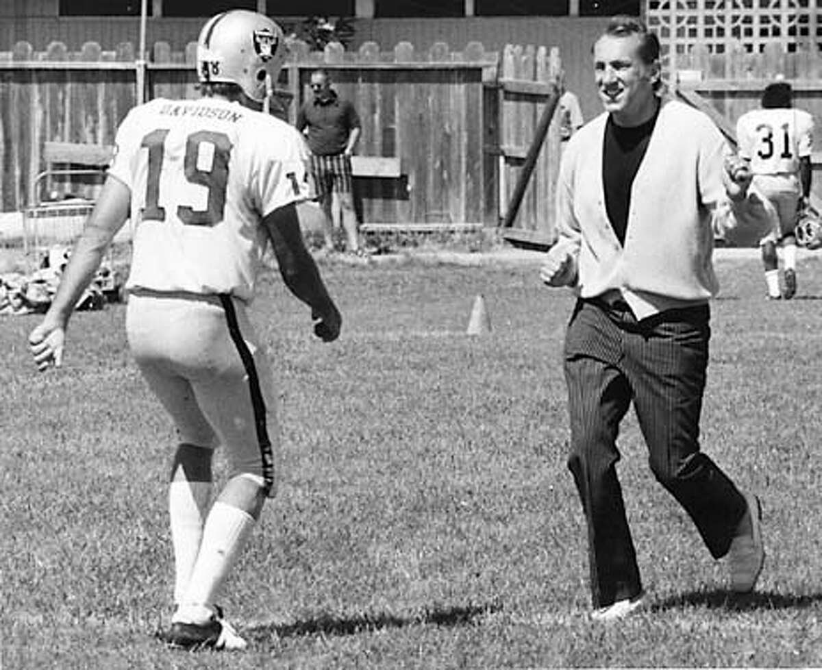 The Raiders' man in black is back / Mysterious leader Davis garners ...