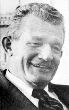 JOE RUETZ (1916-2003) / Ex-Stanford athletic director dies / Credited ...