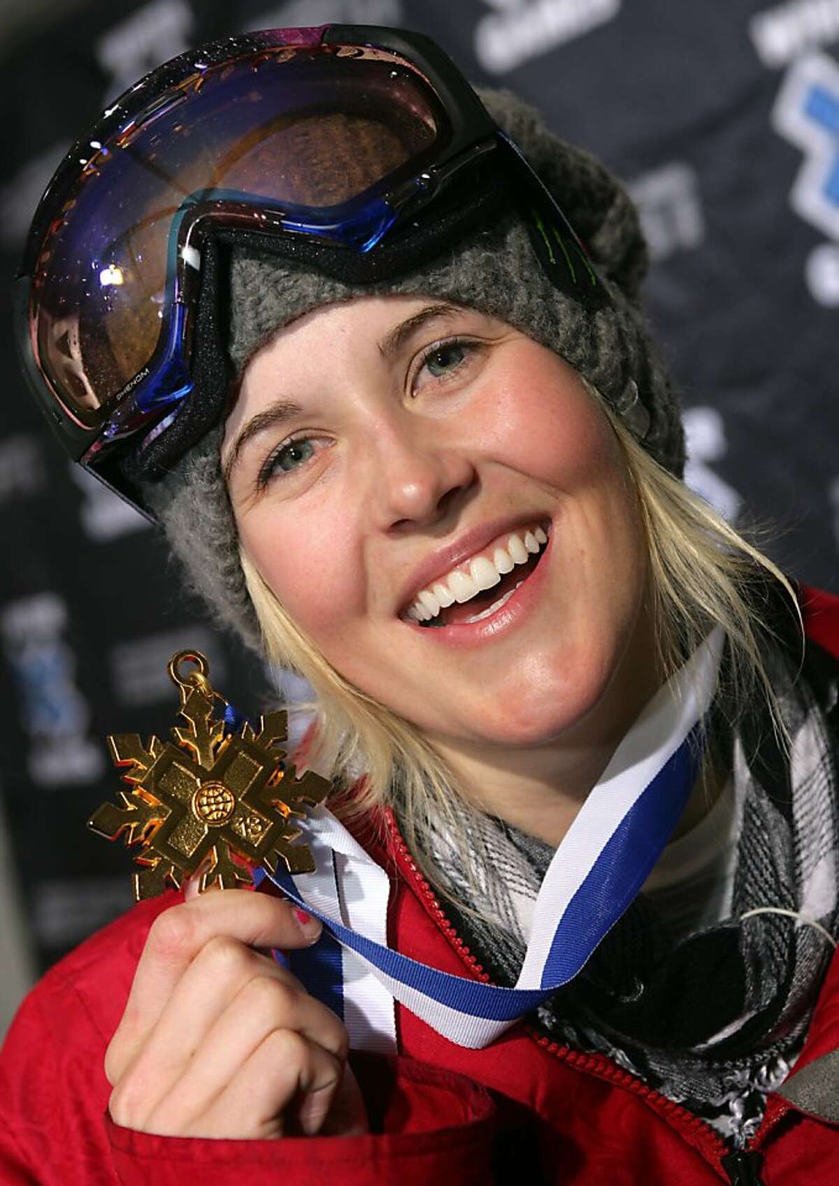 Injured daredevil skier Sarah Burke dies