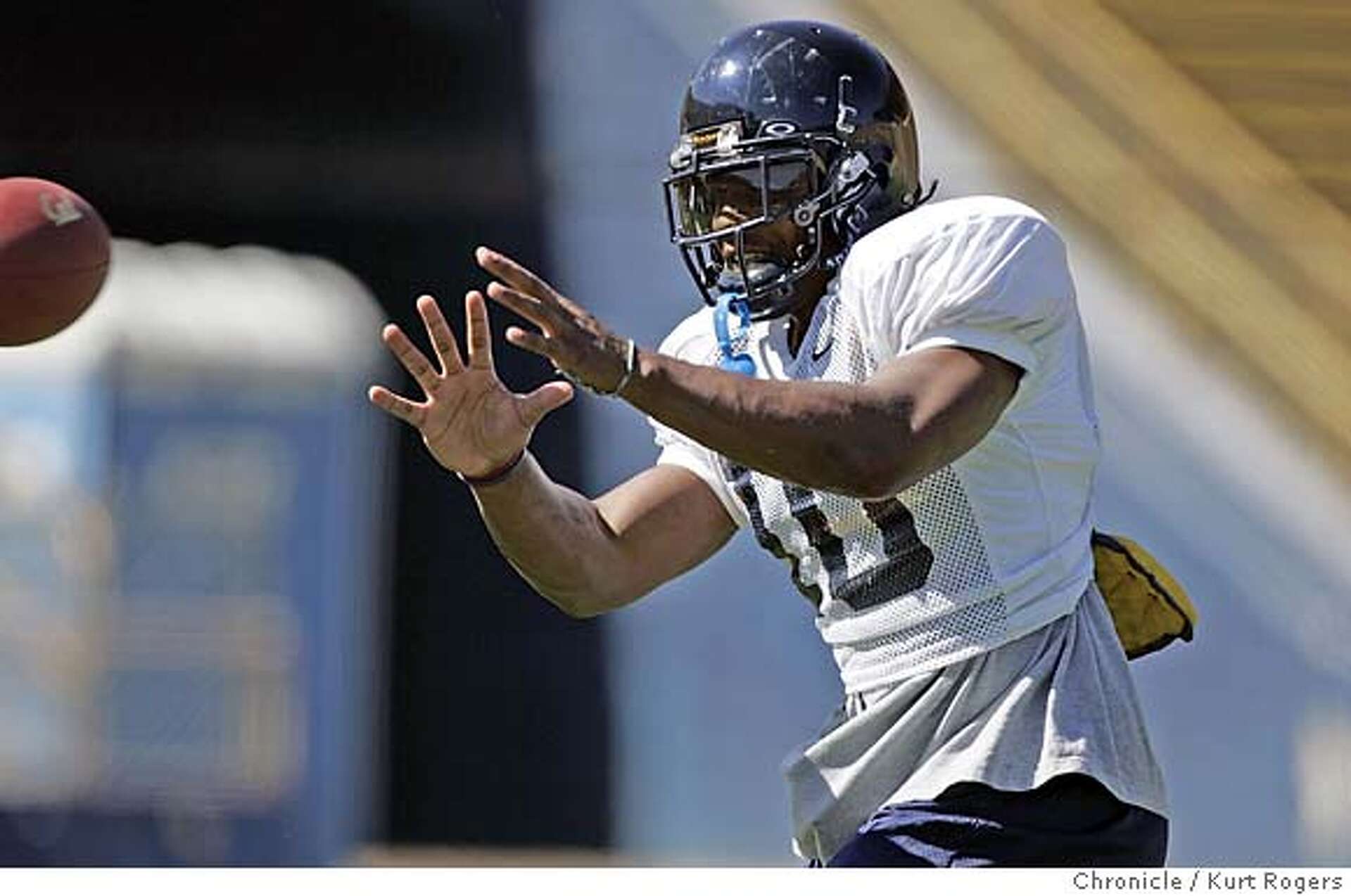 CAL S MARSHAWN LYNCH / HAVING A FUN RUN / Celebrated running back won't ...