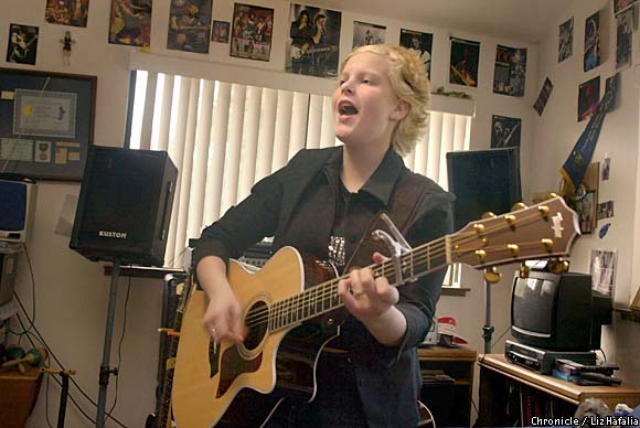 PEOPLE / Young Castro Valley singer to take her show on the road