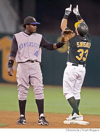 Swisher's return fuels A's / Rookie has pair of RBI doubles as Oakland ...