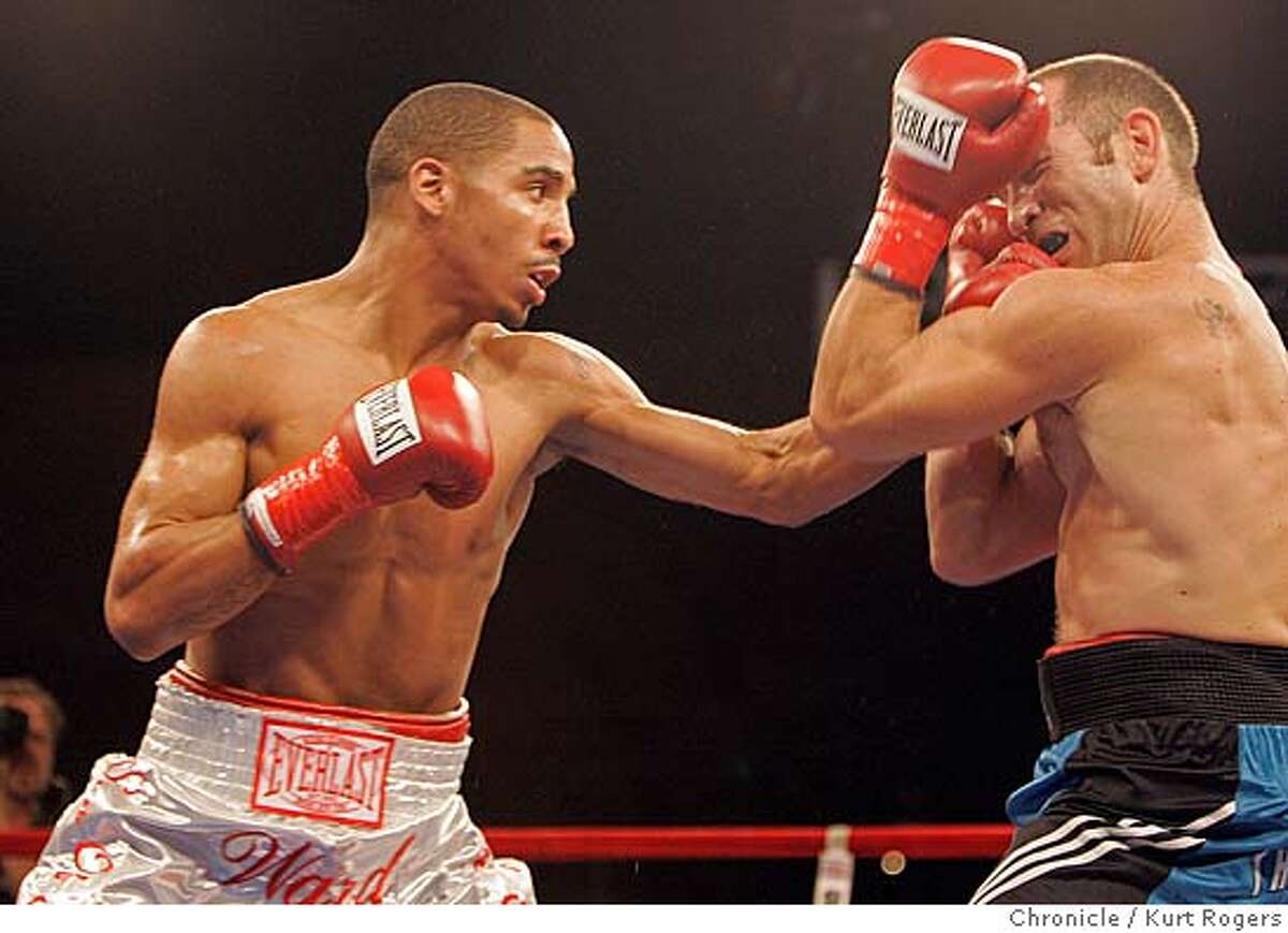 HOMETOWN KNOCKOUT / Middleweight dominates fight, puts Holt on canvas ...