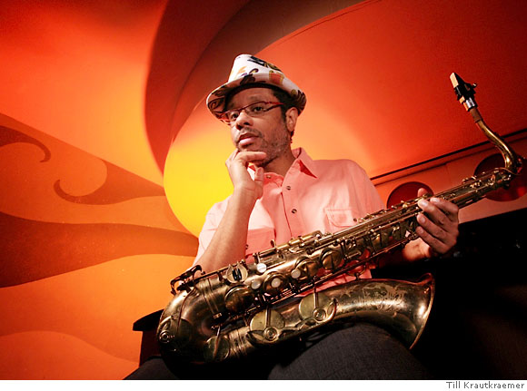 Jazzman nods to R&B hero