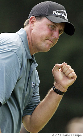 PGA CHAMPIONSHIP / Lefty roars into lead / Second-round 65 puts him up ...