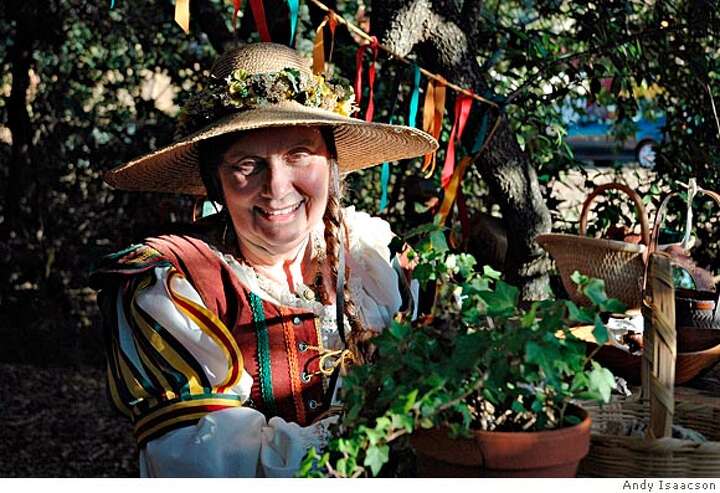 ALL'S FAIRE IN NOVATO / 'Rennies' find comfort, camaraderie in bringing ...