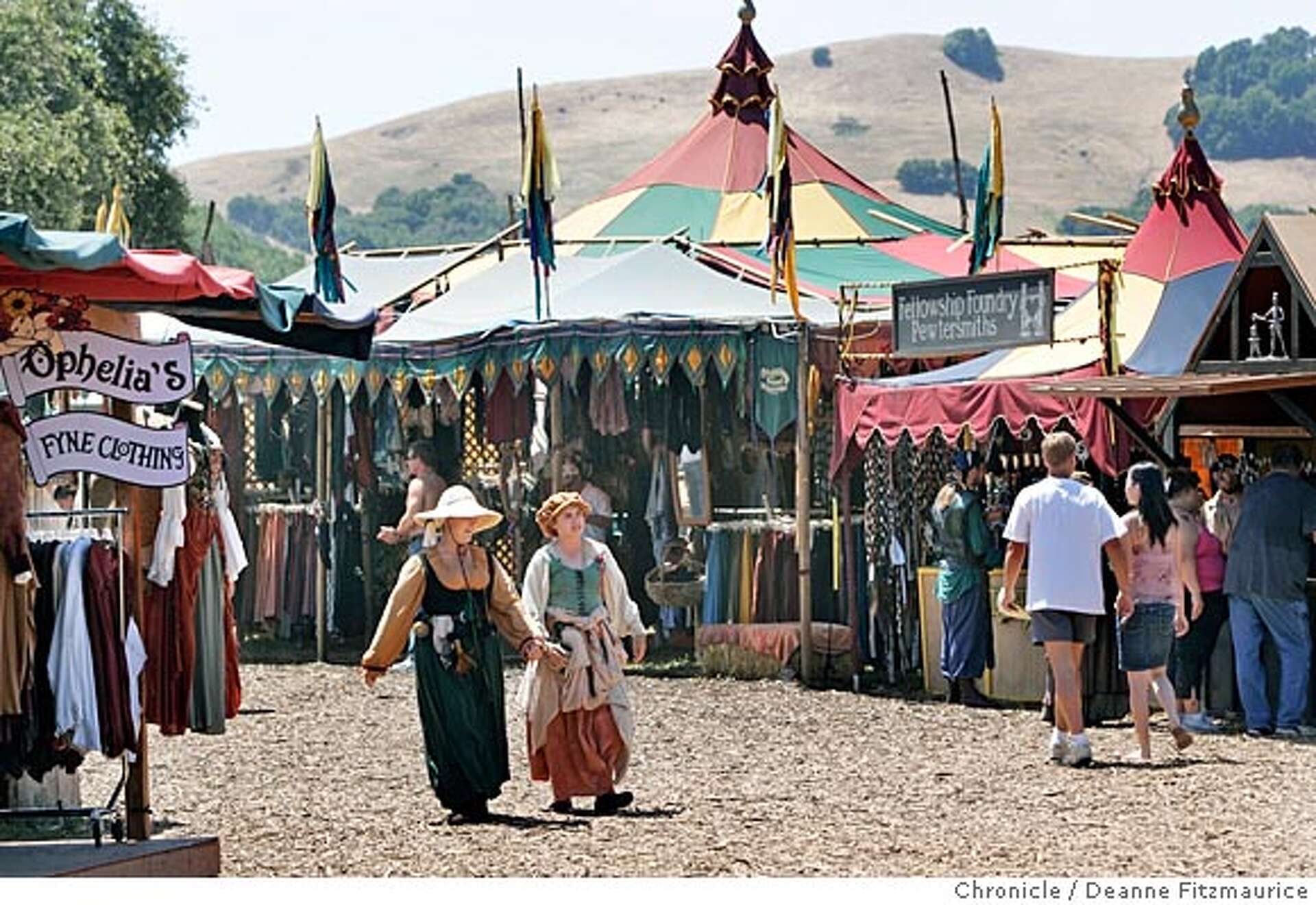 ALL'S FAIRE IN NOVATO / 'Rennies' find comfort, camaraderie in bringing ...