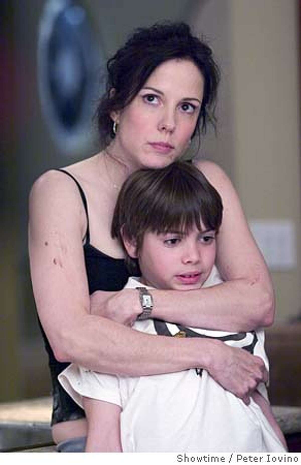 Smoldering frustrations in suburbia spark up in Showtime's superb 'Weeds'