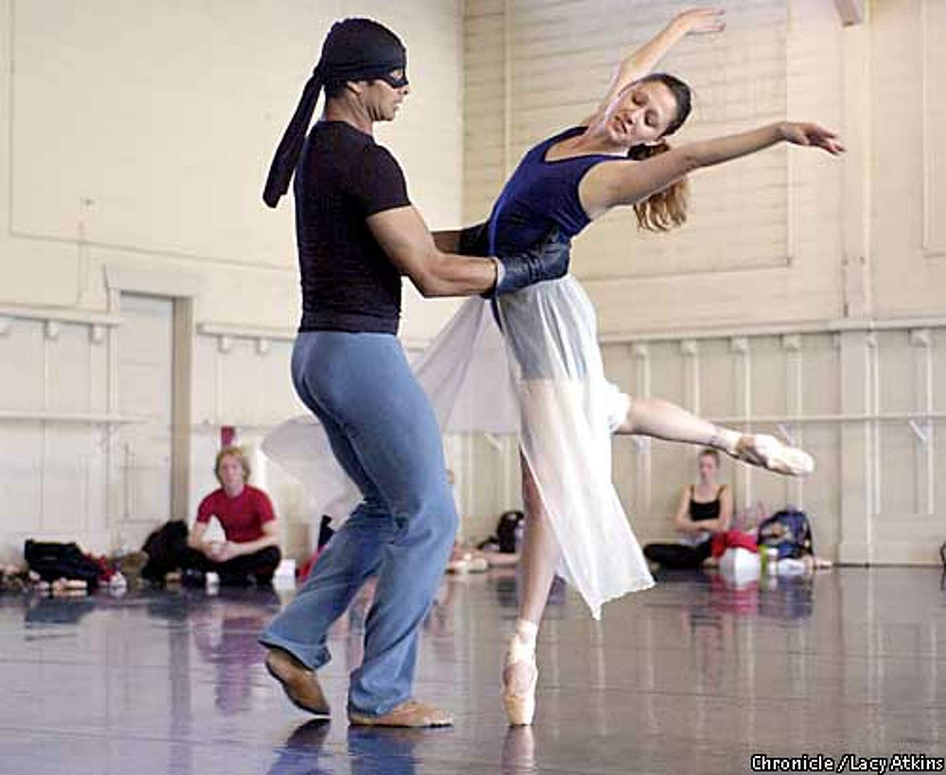 Zorro rides again / Michael Smuin revives -- in dance -- an action hero ...