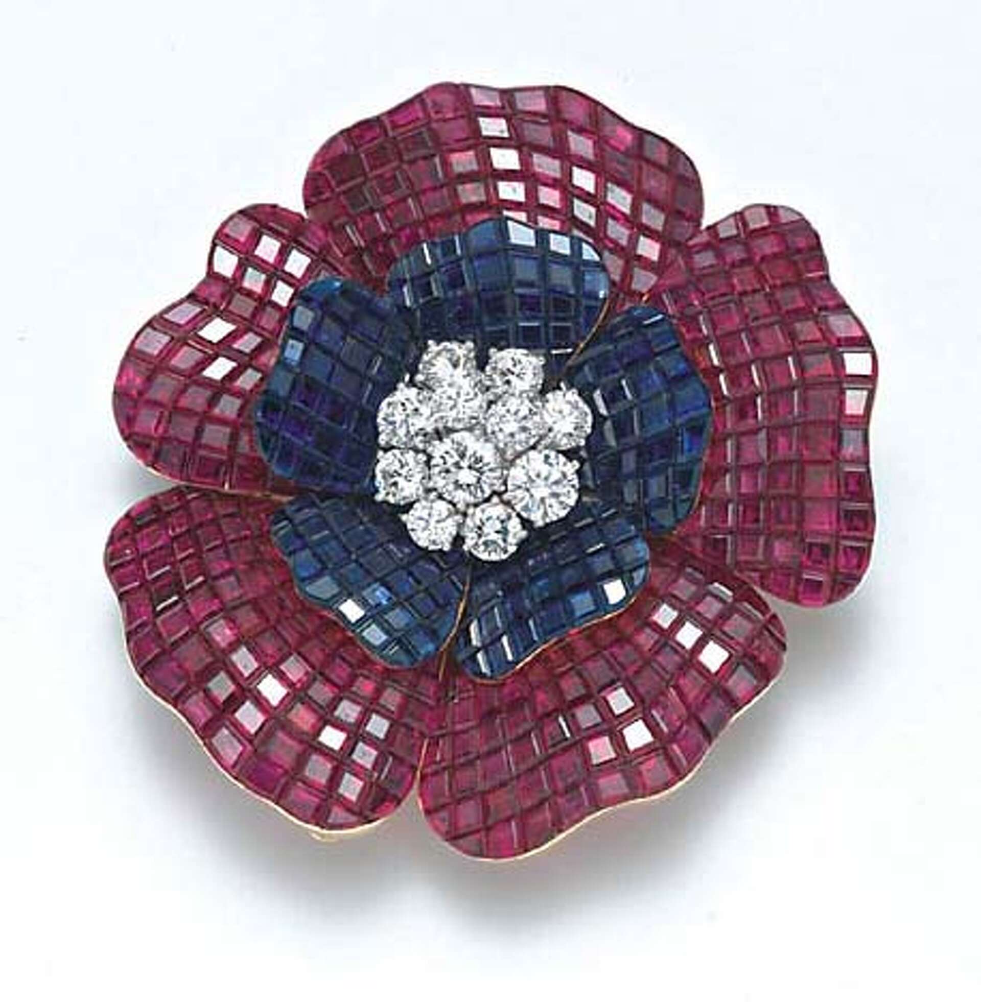 ON DISPLAY / Classic looks for French jewelry