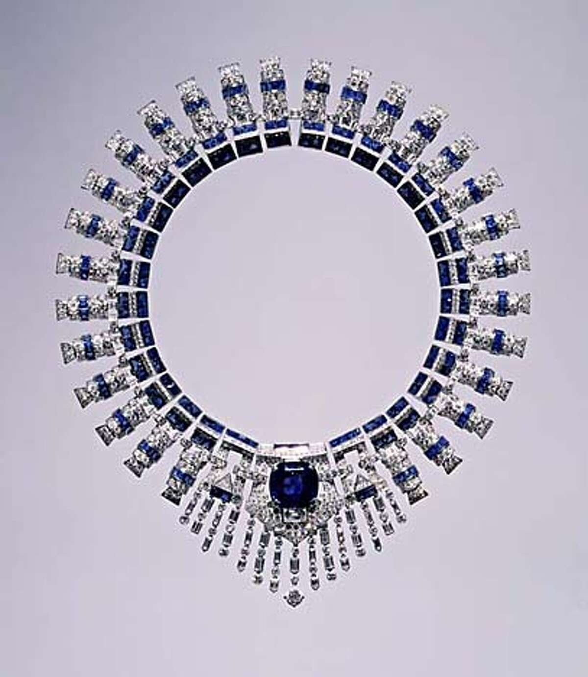 ON DISPLAY / Classic looks for French jewelry