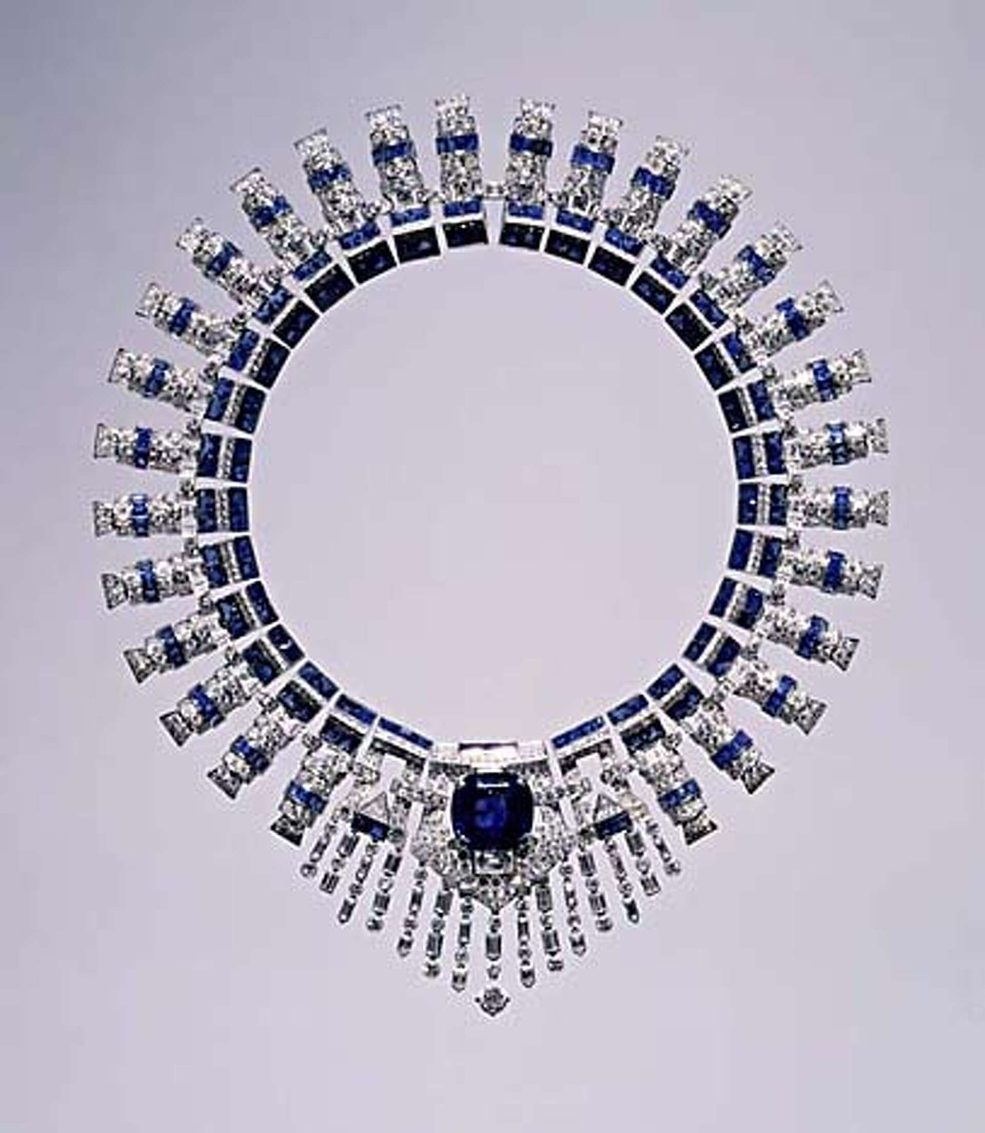 ON DISPLAY / Classic looks for French jewelry