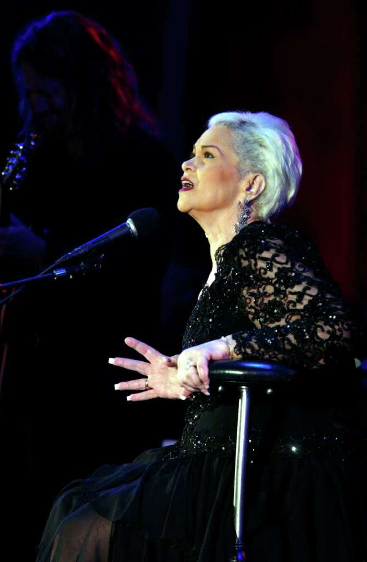 Legendary blues singer Etta James dies at 73