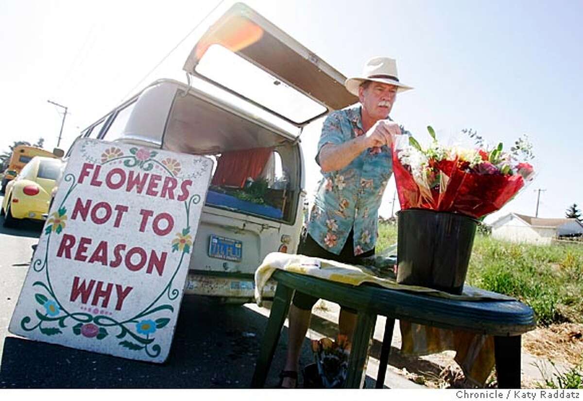 PEOPLE / A life of peddling flowers -- and bad puns / Long-ago move ...