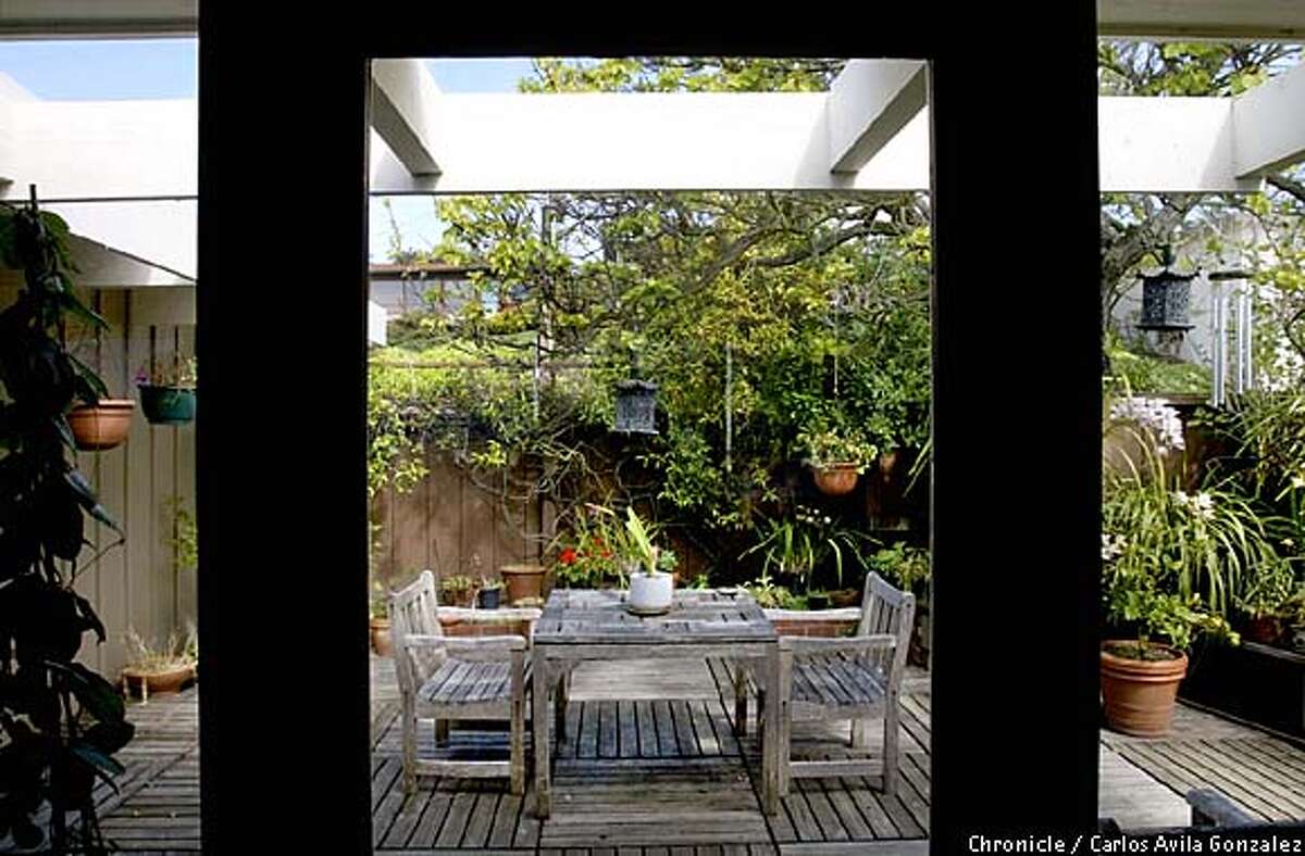 Middle-class modernism / Roger Lee's elegant glass houses -still sought ...