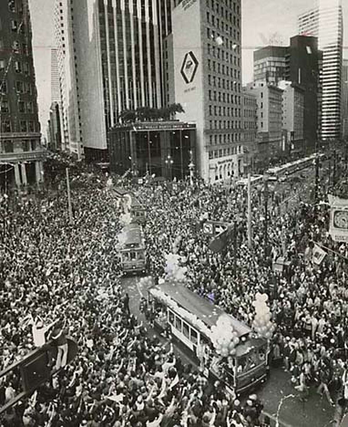 Fans go wild for super 49ers