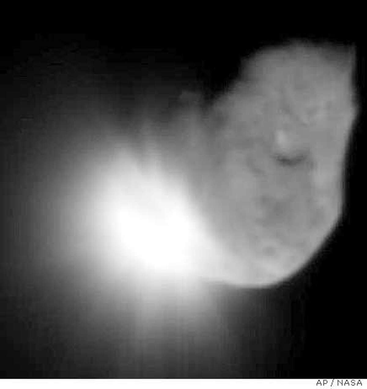 NASA scores direct hit on comet / Probe's aim is true at 83 million ...